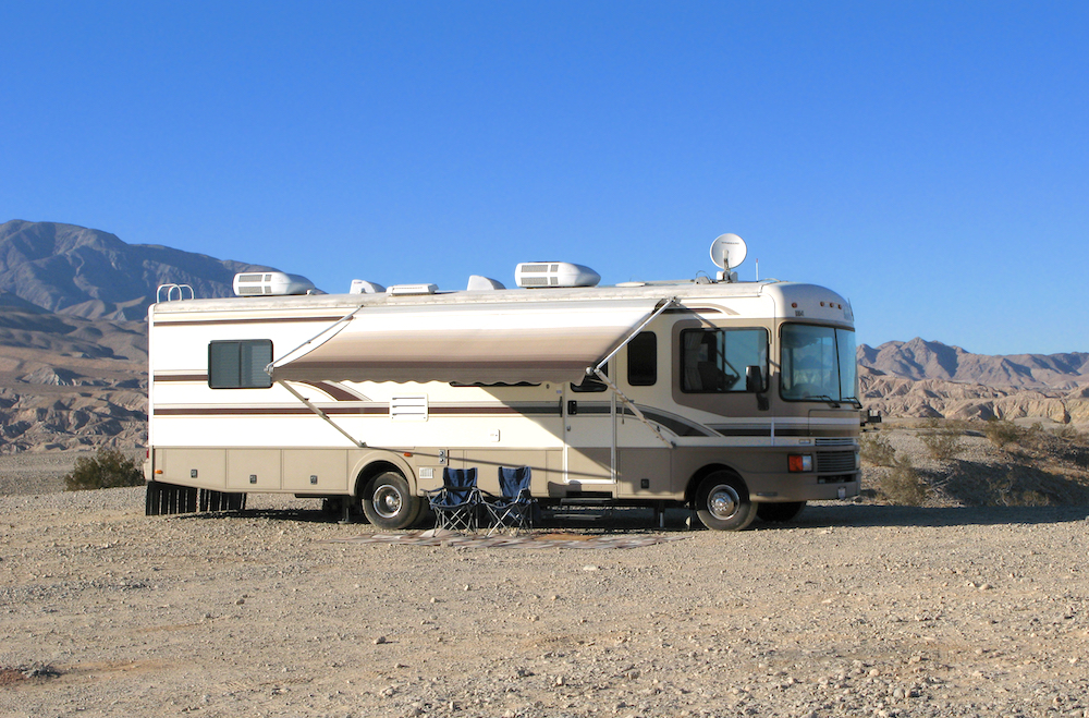 Mobile home in the Californian desert | Campanda News